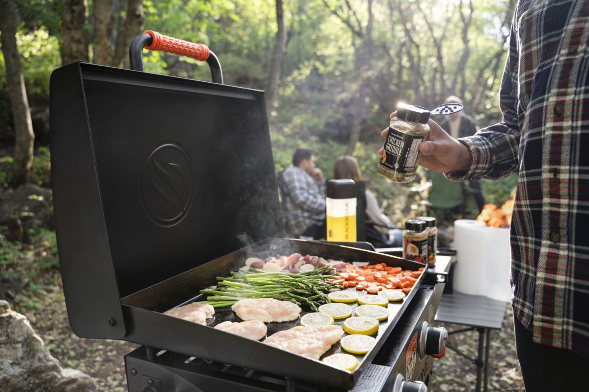 On The Go 22in Cart Griddle W/Hood - Blackstone Griddles